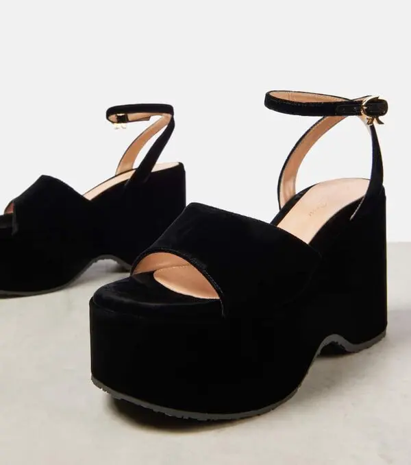 GIANVITO ROSSI Velvet Wedge Sandals - Black