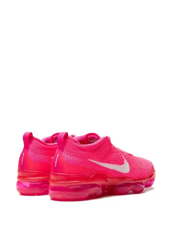 Nike Flyknit Sneakers - Pink