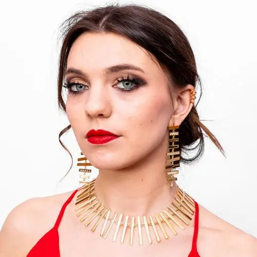 LUCY QUARTERMAINE Wind Chime Dangle Earrings - Gold