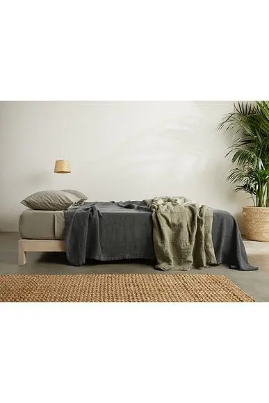 PARACHUTE Vintage Linen Bed Cover