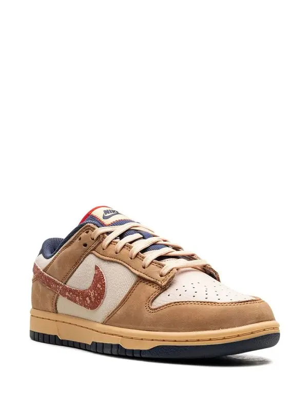 Nike Dunk Low Sneakers - Brown