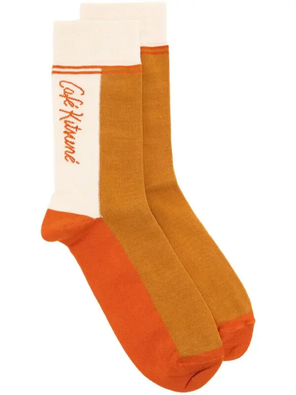 CAFÉ KITSUNÉ Intarsia-knit Logo Socks - Brown