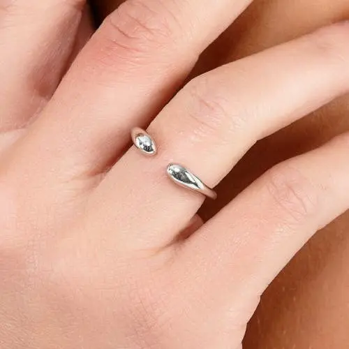 LUCY QUARTERMAINE Double Drop Ring - Gold