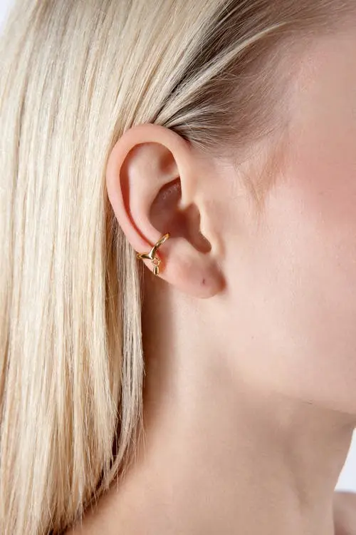 LUCY QUARTERMAINE Vermeil Drop Ear Cuff - Gold