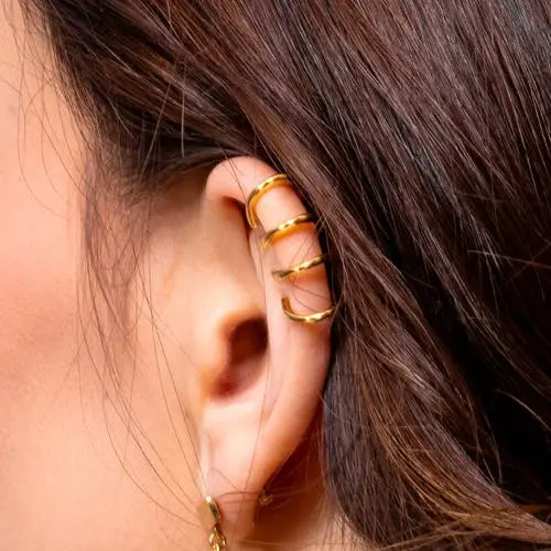 LUCY QUARTERMAINE Waterfall Ear Cuff - Gold