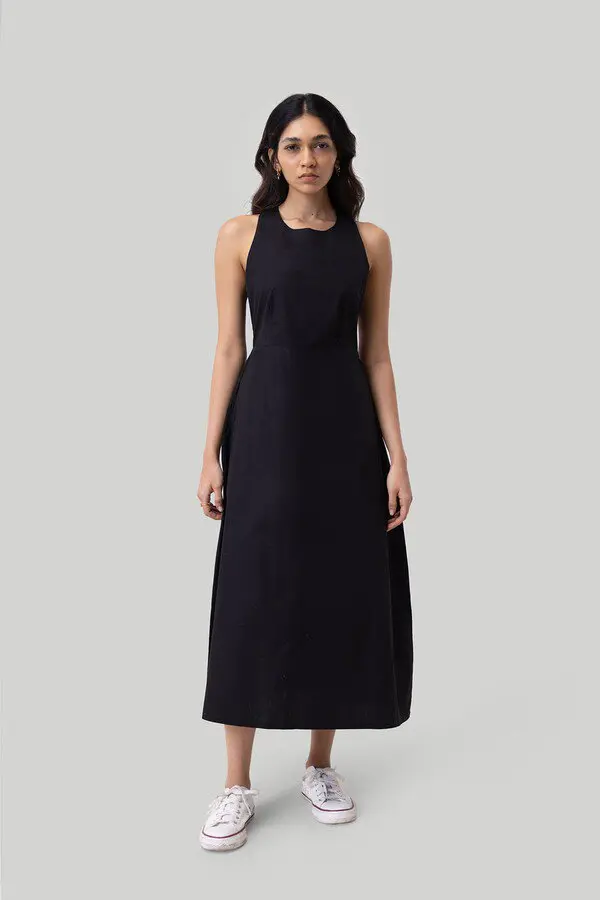 REISTOR Cross-back Midi Dress - Black