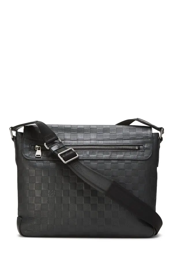 LOUIS VUITTON Damier Infini District Messenger