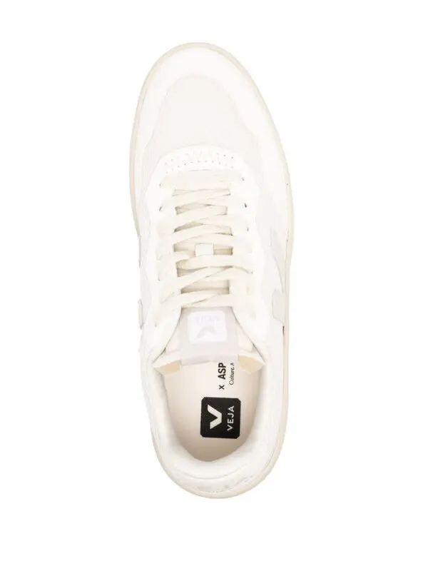 VEJA V-90 Low-top Sneakers