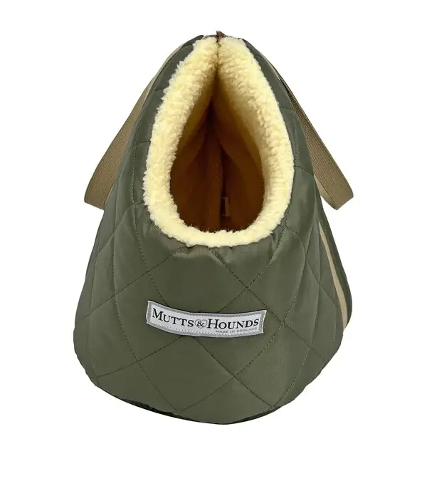 MUTTS AND HOUNDS Quilted Water-resistant Dog Carrier