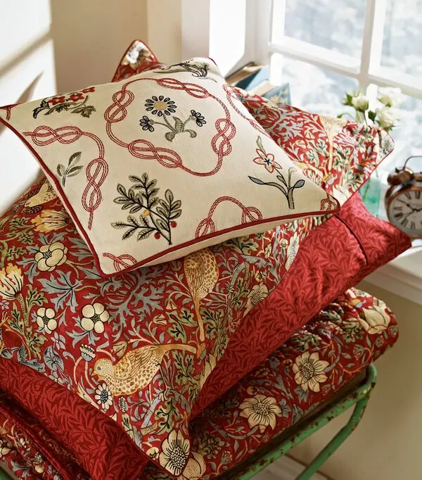 MORRIS & CO. Strawberry Thief Duvet Cover