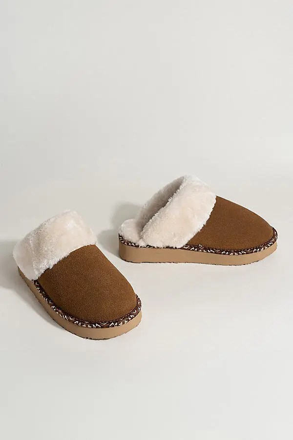 Minnetonka Cerise Slippers - Tan