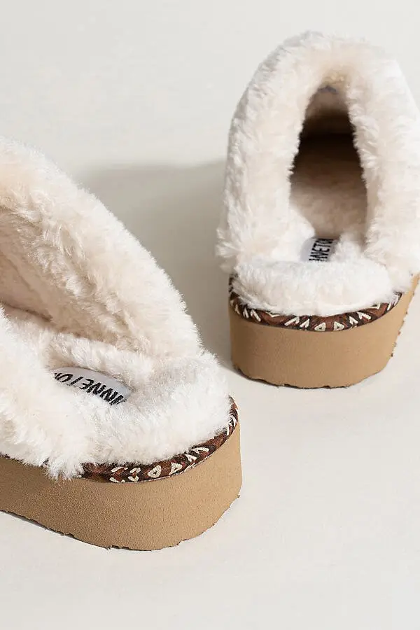 Minnetonka Cerise Slippers - Tan
