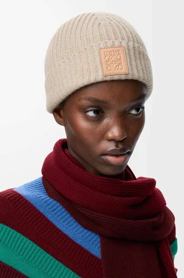 Loewe Beanie In Cashmere - Light Beige