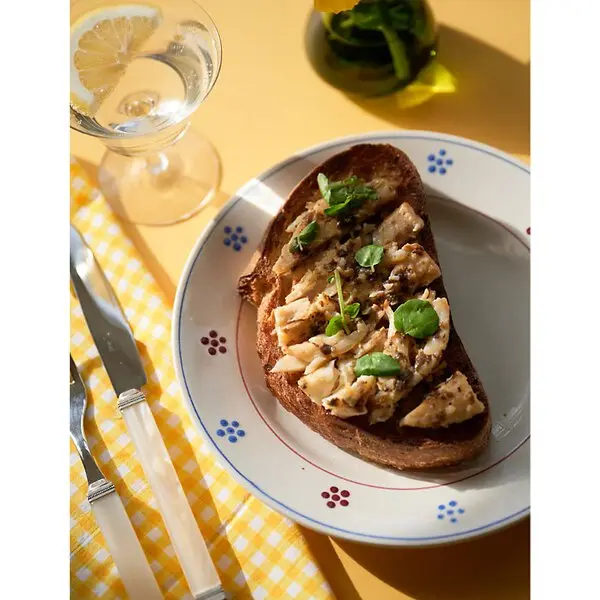 SEA SISTERS Cornish Hake With Seaweed And Butter Tinned Fish 110g