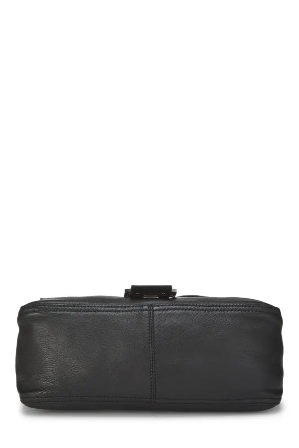 Fendi Grained Leather Mama Bag With Ff Buckle - Black