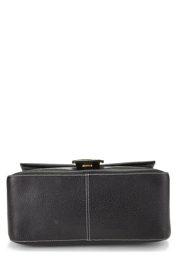 Fendi Grained Leather Mama Bag With Ff Buckle - Black