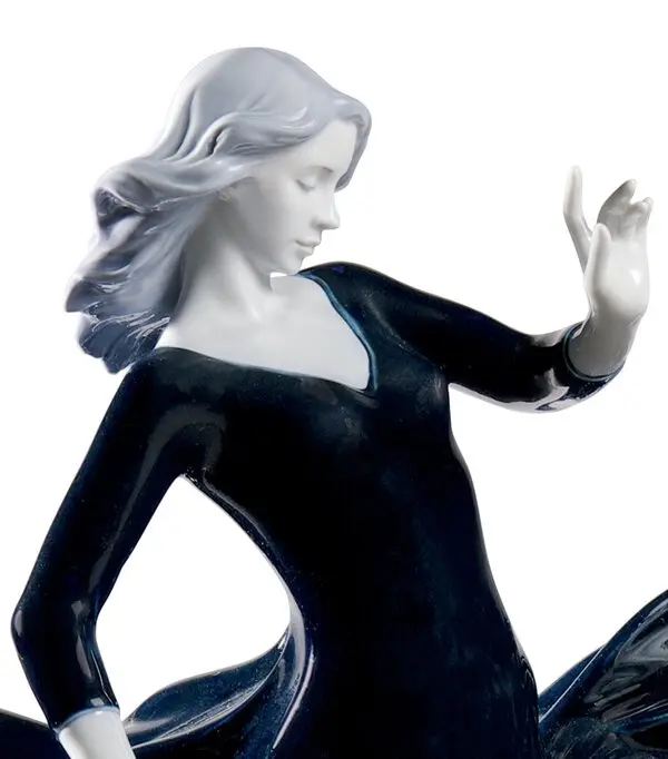 LLADRO Night Approaches Figurine