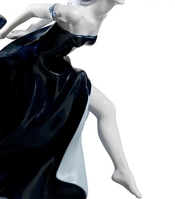 LLADRO Night Approaches Figurine