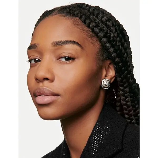 Chanel Ultra Le Teint Velvet Blurring Smooth-effect Foundation Velvet Matte Finish 30ml - Bd91