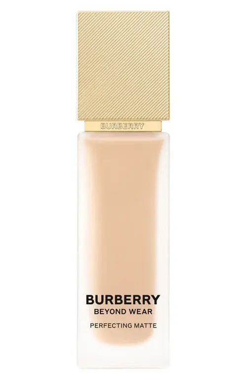 Burberry Beyond Wear Perfecting Matte Foundation - 30 Light Warm