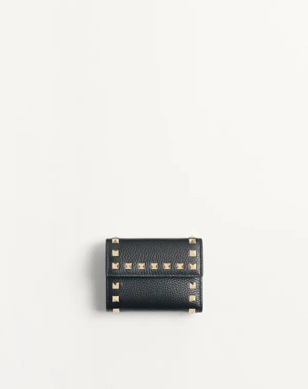 Valentino Garavani Rockstud Trifold Wallet In Grainy Calfskin - Black