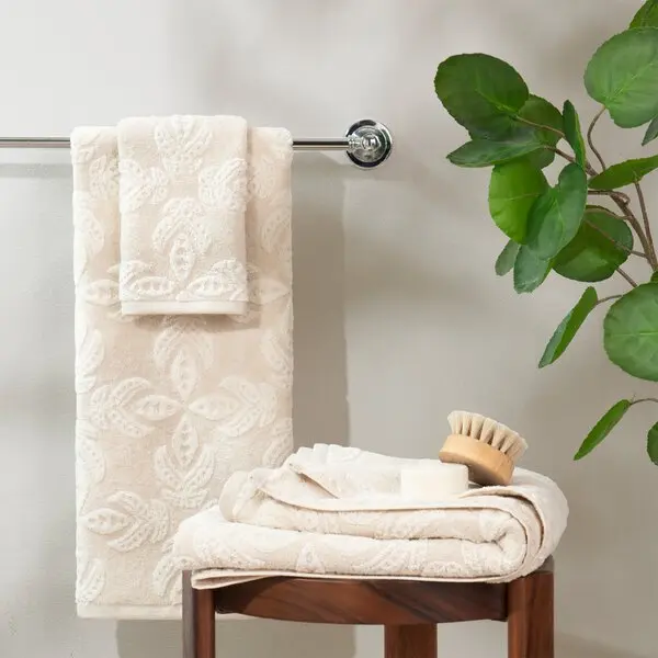 JOHN ROBSHAW Dasati Bath Towel - Linen