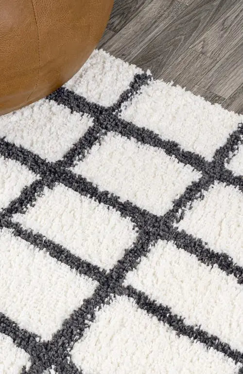 JONATHAN Y Arenal Geometric Grid Shag Area Rug
