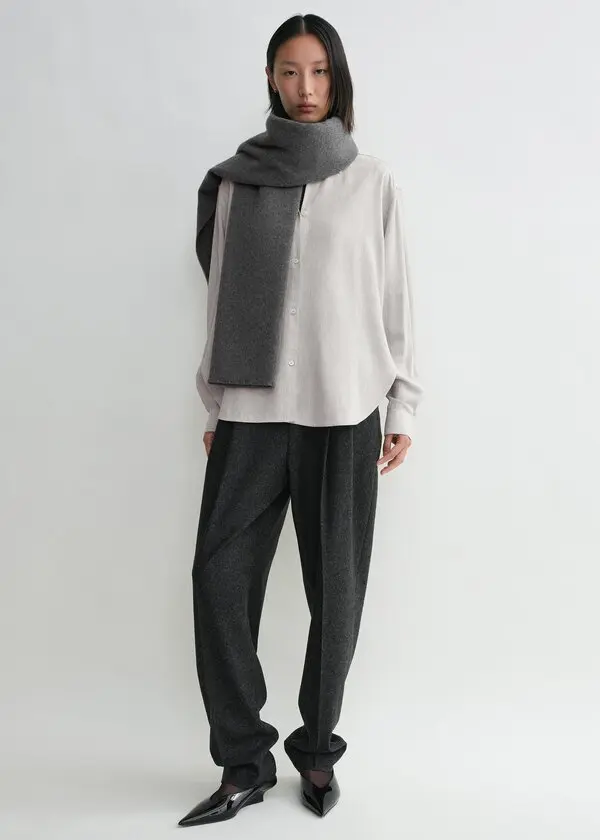 TOTEME Wide Classic Wool Scarf Mid - Grey
