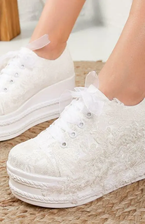 FOREVER & ALWAYS SHOES Claudine Lace Platform Sneakers