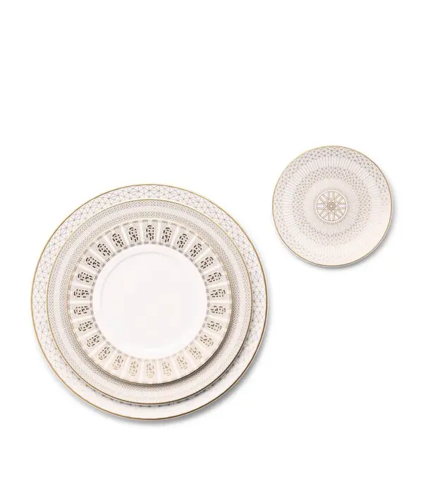 THE MARTHA, BY BACCARAT Arcadia Gold Show Plate - Clear