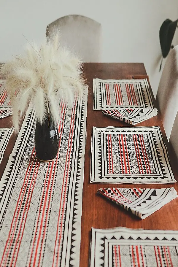 BE DEVA Table Set In Geometric - Wine