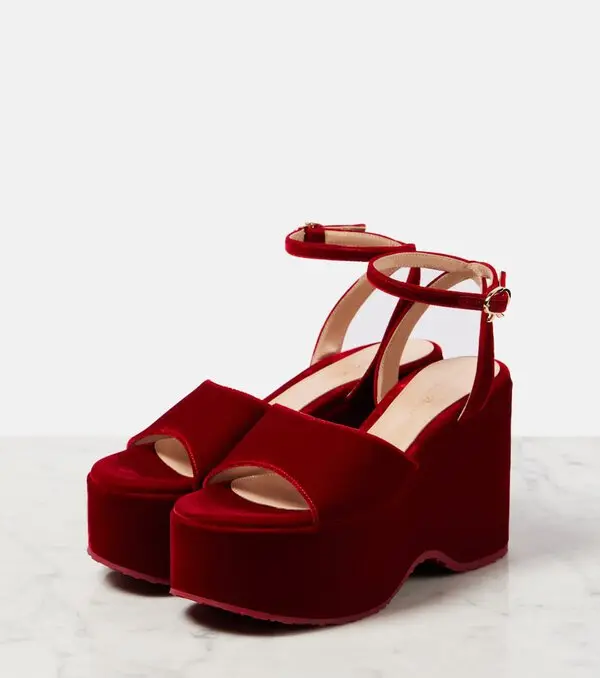 GIANVITO ROSSI Velvet Platform Wedge Sandals With Buckle Fastening - Red