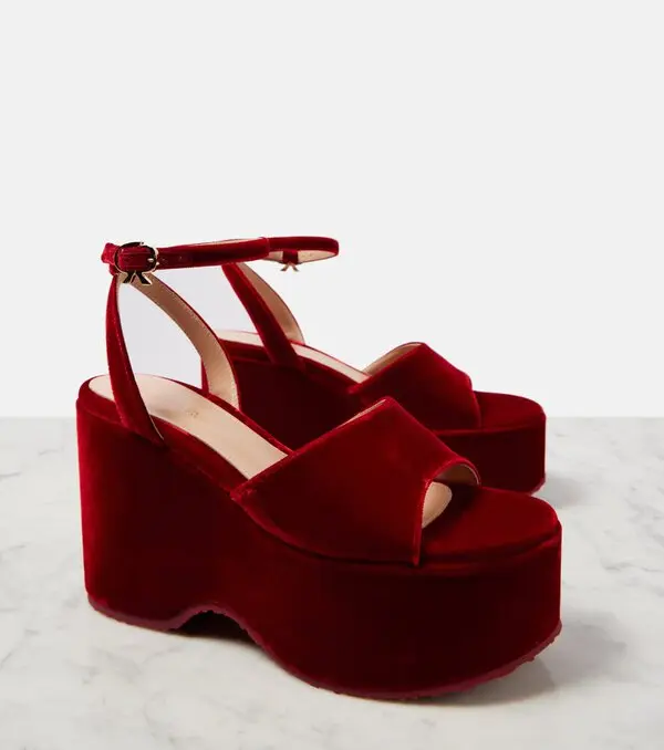 GIANVITO ROSSI Velvet Platform Wedge Sandals With Buckle Fastening - Red