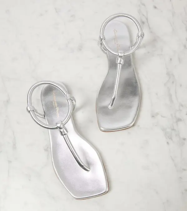 GIANVITO ROSSI Juno Metallic Leather Thong Sandals - Silver