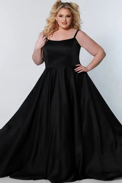 SYDNEY'S CLOSET Scoop Neck A-line Gown - Black
