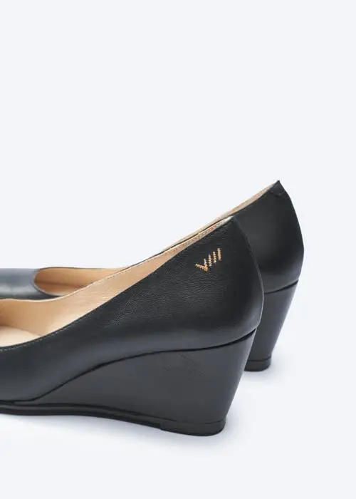 VISCATA Verona Leather Wedges - Black