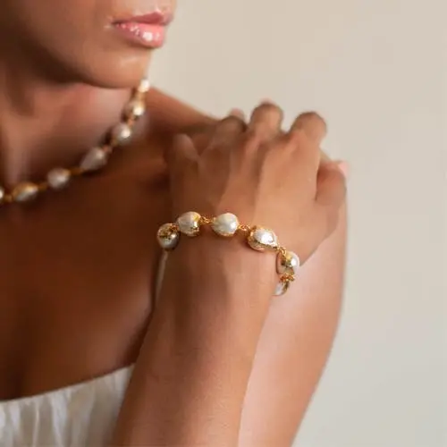 DHWANI BANSAL Luna Pearl Bracelet