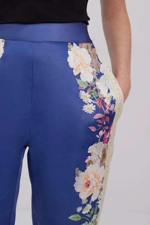 RAISHMA Amora Trousers With Floral Print - Blue