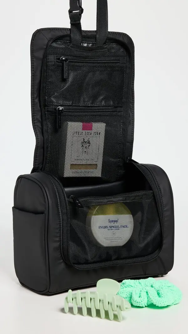 CALPAK Luka Hanging Toiletry Kit