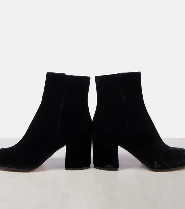 GIANVITO ROSSI Joelle 70 Velvet Booties - Black