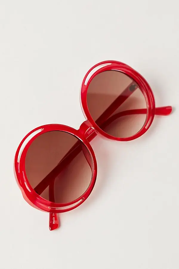 Free People Wavy Baby Oversized Sunglasses - Red | Editorialist display picture 2