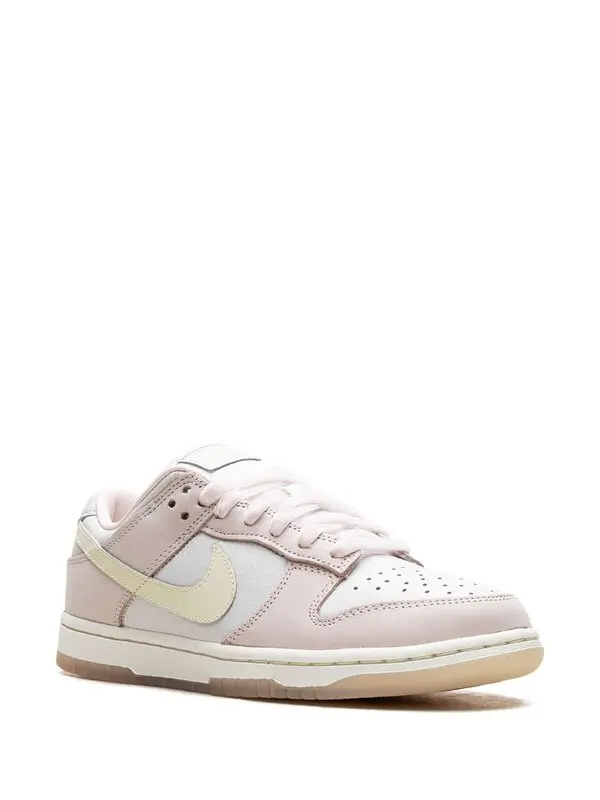 Nike Dunk Low Sneakers