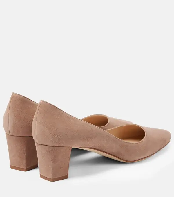 Manolo Blahnik Okkatopla Suede Pumps - Neutrals