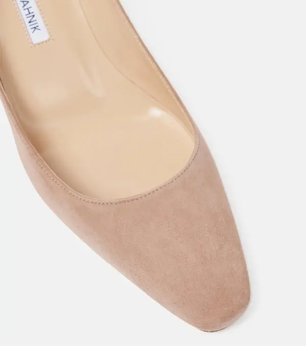 Manolo Blahnik Okkatopla Suede Pumps - Neutrals
