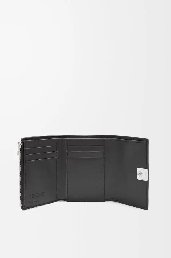 Loewe Anagram Small Vertical Wallet In Pebble Grained Leather Skin - Black