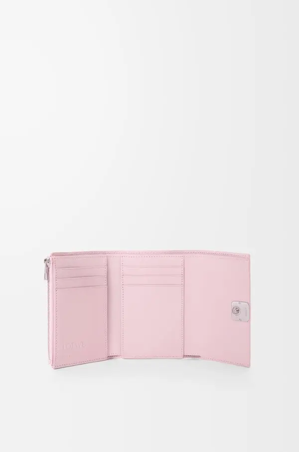 Loewe Anagram Small Vertical Wallet In Pebble Grained Leather Skin - Blossom