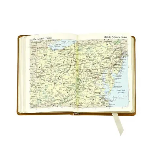 GRAPHIC IMAGE The Traveler's Atlas - Green