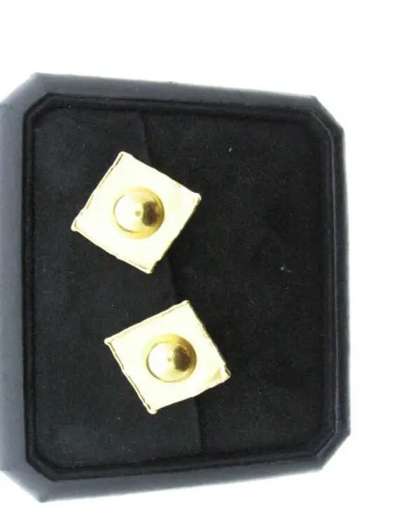 TWENTY TWO CARATS 22k Yellow Gold Square Stud Earrings - One-color