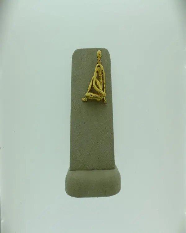 TWENTY TWO CARATS 22k Yellow Gold Pendant