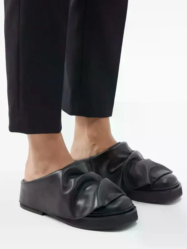 Attico Mini Robin Sabot - Black